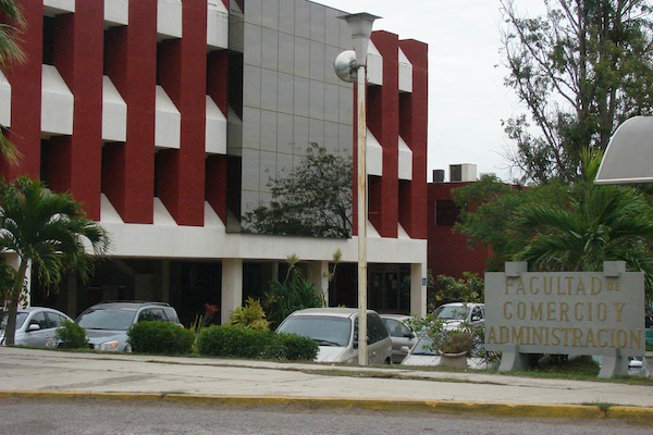 La Capital | Imparte UAT En Comercio Tampico Carreras De Calidad ...