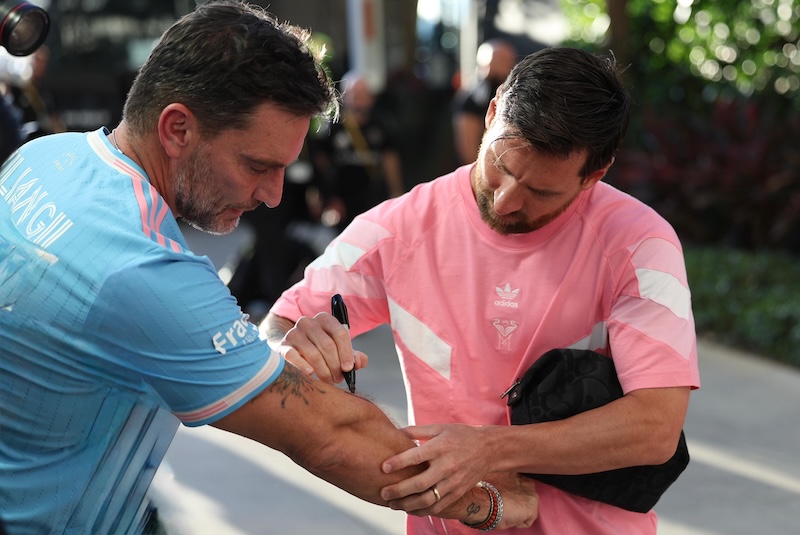 La Capital | Juli N Gil Se Tat A Firma De Messi