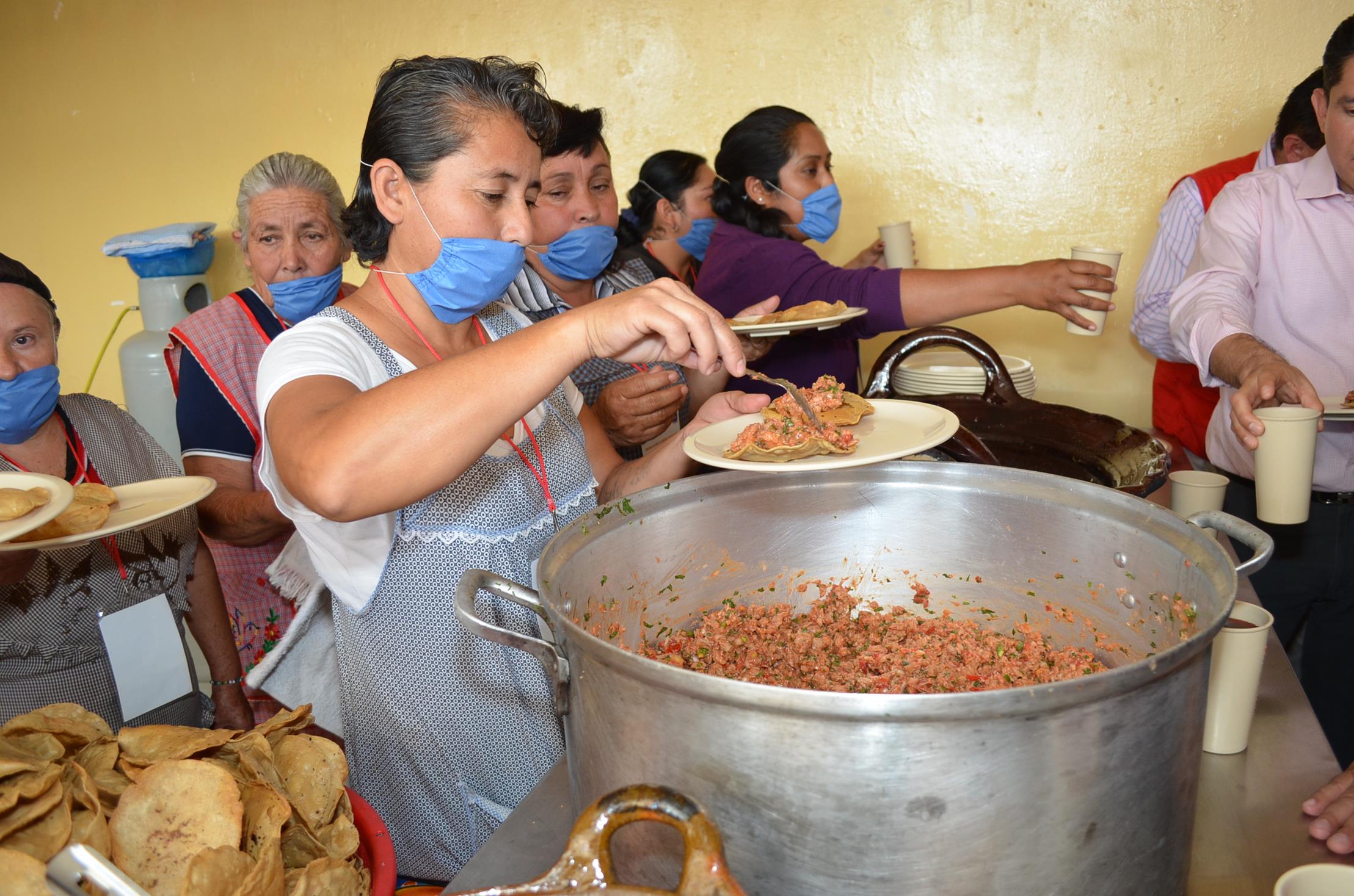 La Capital | Programa De Comedores Comunitarios Fortalece Tejido Social ...