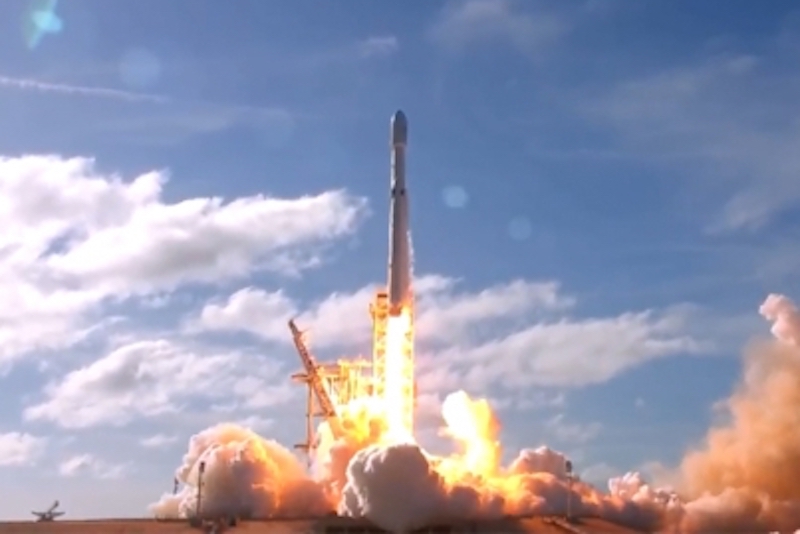 La Capital | Lanza Space X Con Exito El Cohete De Prueba Mas Poderoso ...